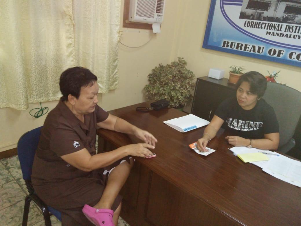 Convicted drug queen Yu Yuk Lai surrenders phone to prison chief ...