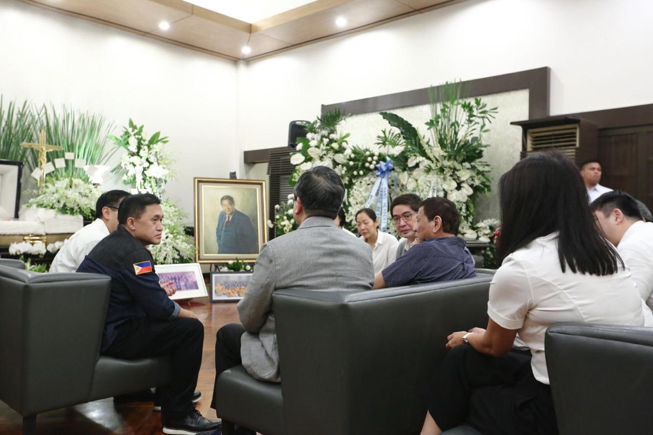 Duterte visits wake of John Gokongwei Jr., Bong Tan | Inquirer News