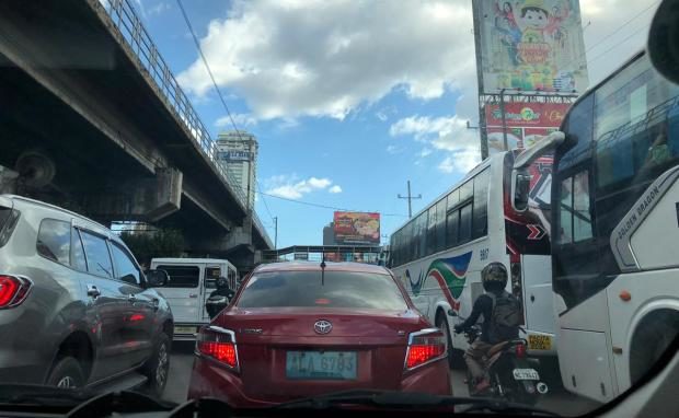 Gridlock grips parts of Metro Manila 5 days before Christmas | Inquirer ...