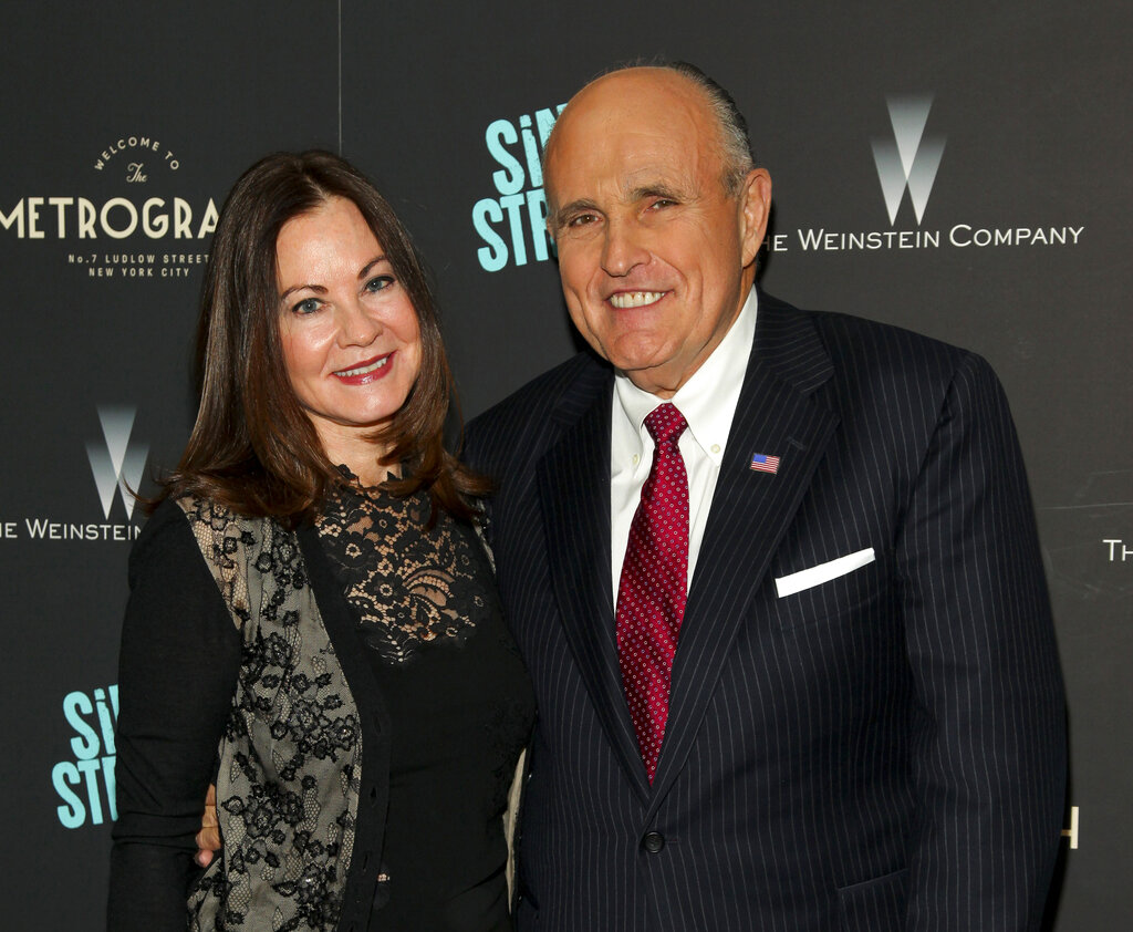 Giuliani settles long divorce from his third wife -- report | Inquirer News