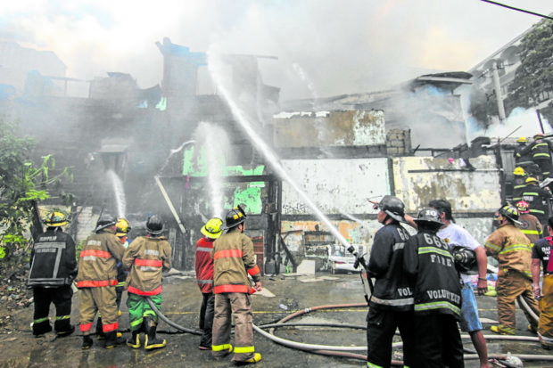 Fire hits residential area in Sampaloc, Manila | Inquirer News