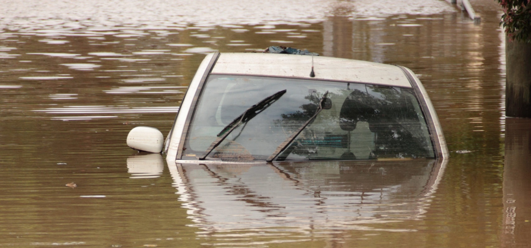 Driver plunges car into water after passing driving test | Inquirer News