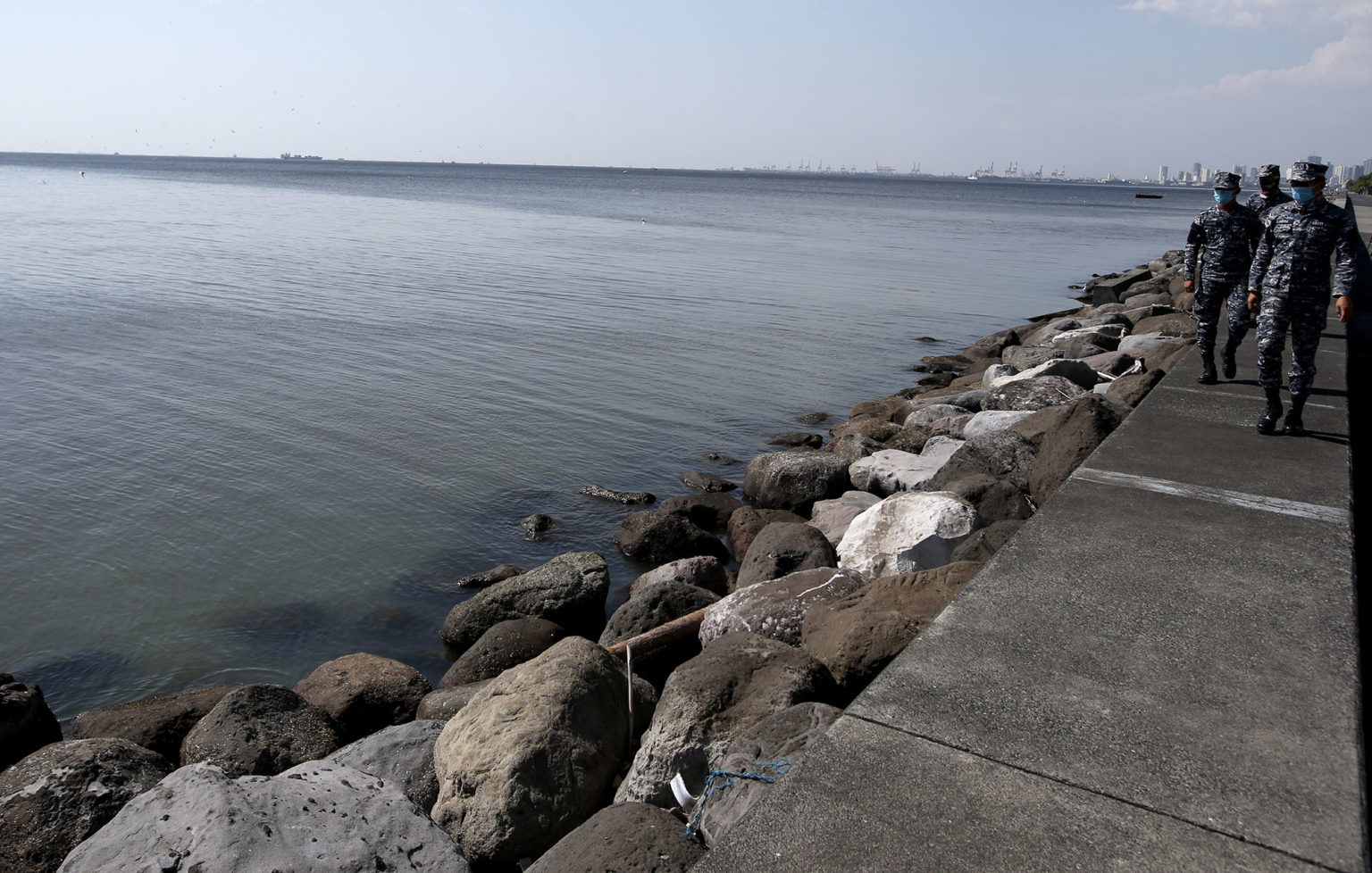 DENR investigates possible oil spill in Manila Bay | Inquirer News
