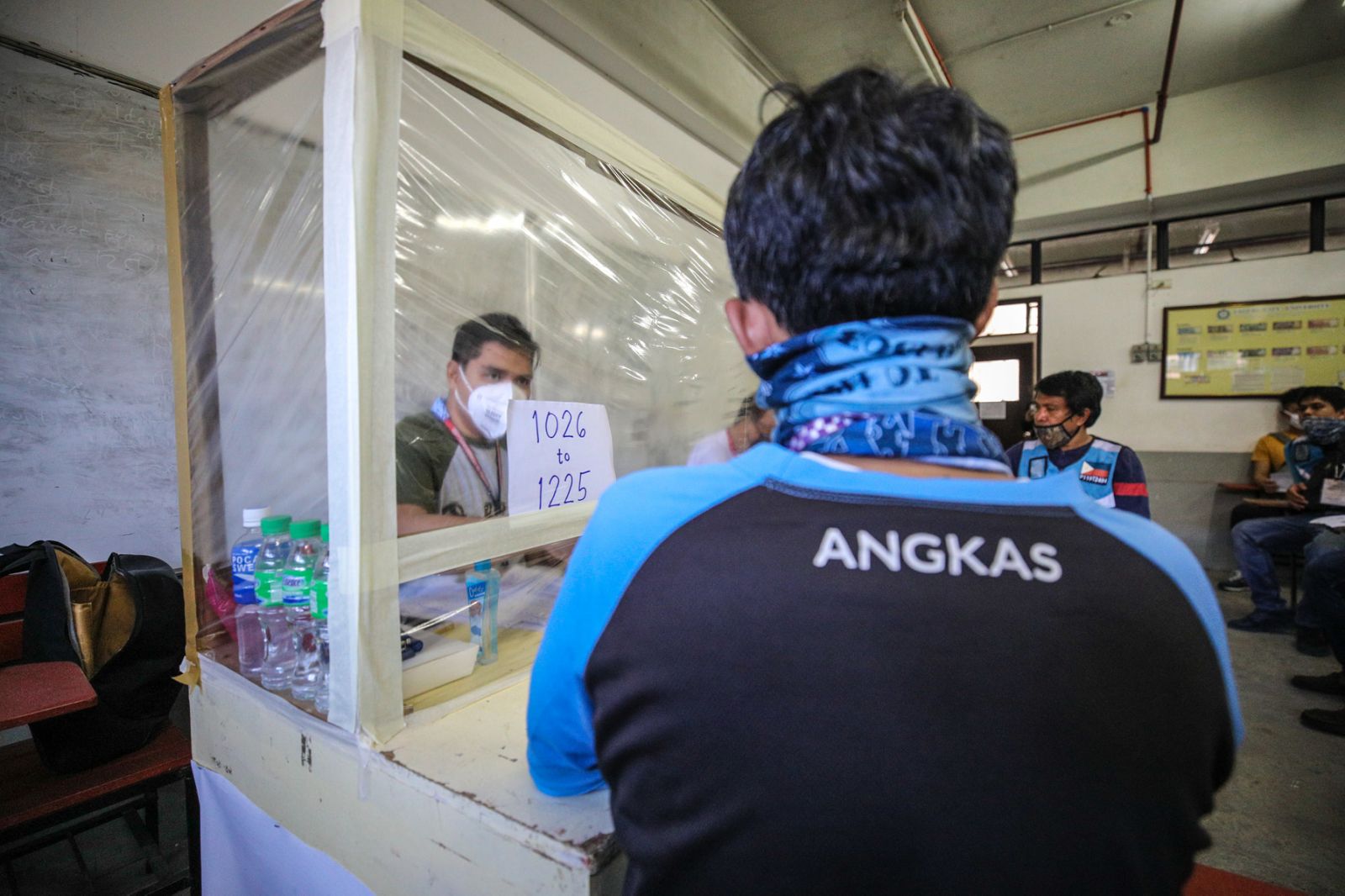 Angkas drivers in Taguig City receive P4,000-cash aid | Inquirer News