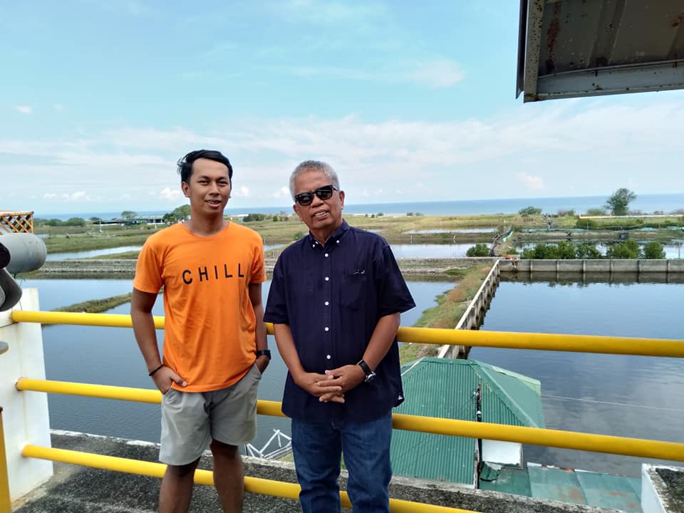 LOOK: Golden bangus found in Dagupan turned over to gov't | Inquirer News