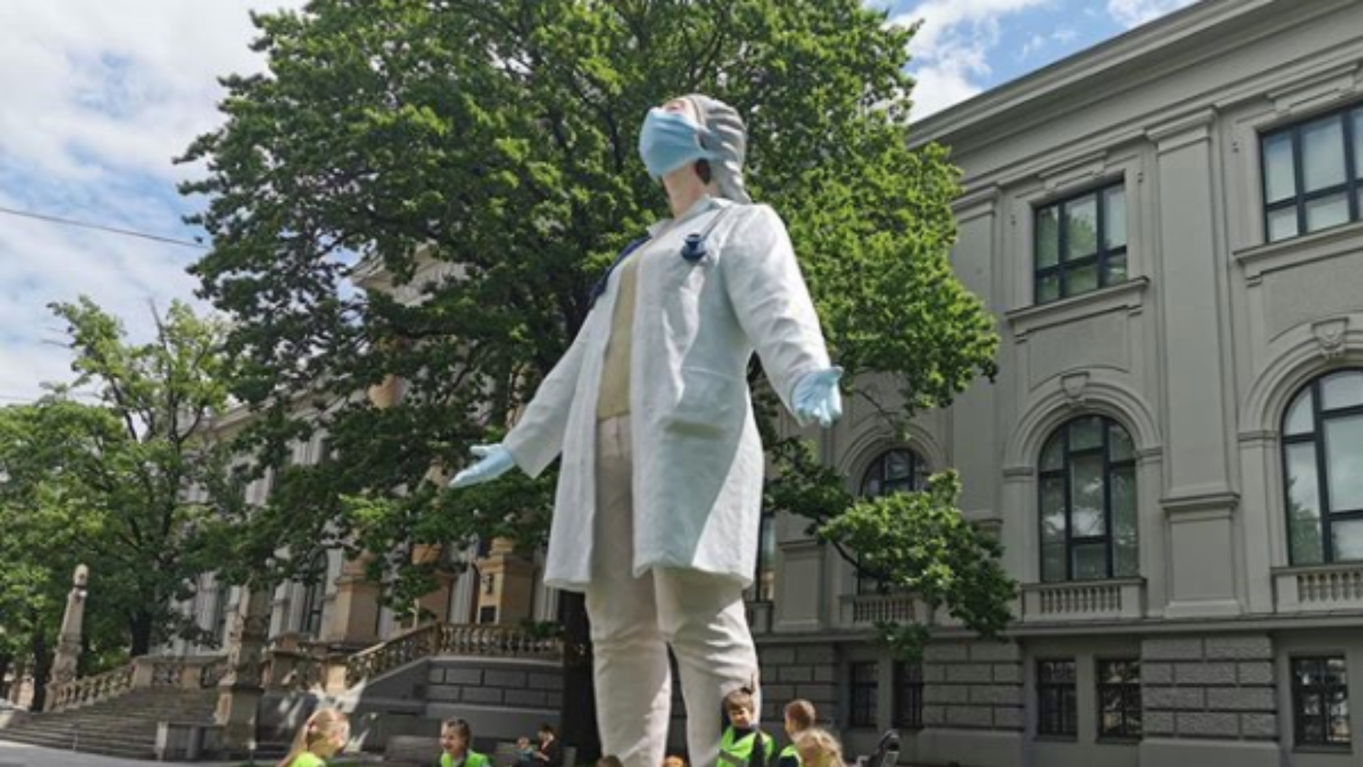 LOOK: Sculptor creates 6-meter-high statue of healthcare worker to ...