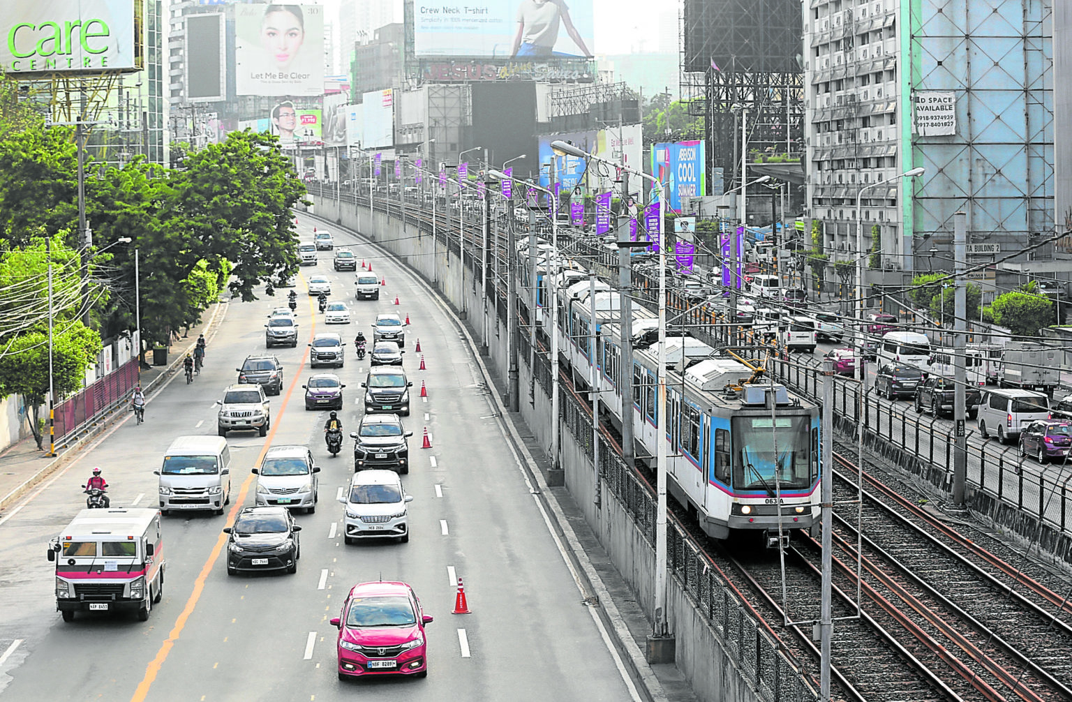 DOTr defends new ‘Edsa Busway‘ | Inquirer News