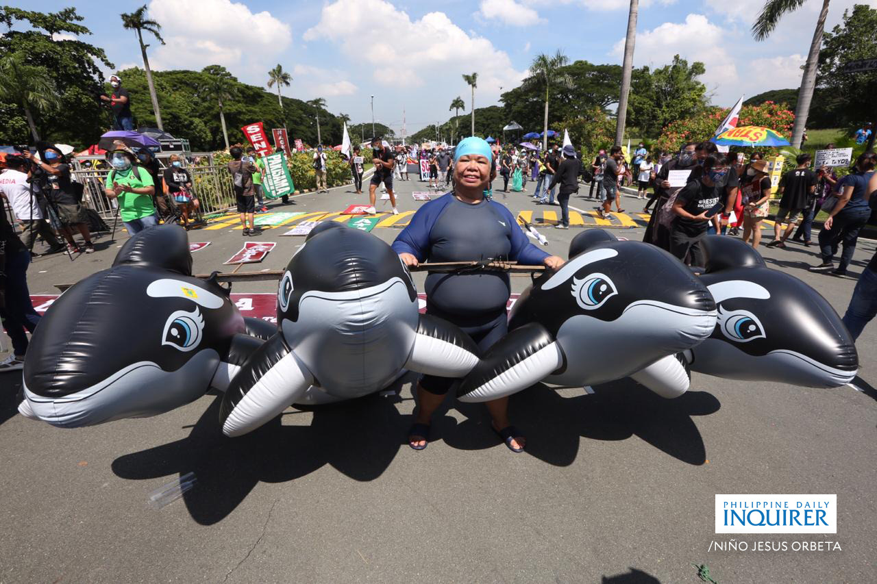 LOOK: Juana Change attends SONAgkaisa rally as Roque—with dolphins ...