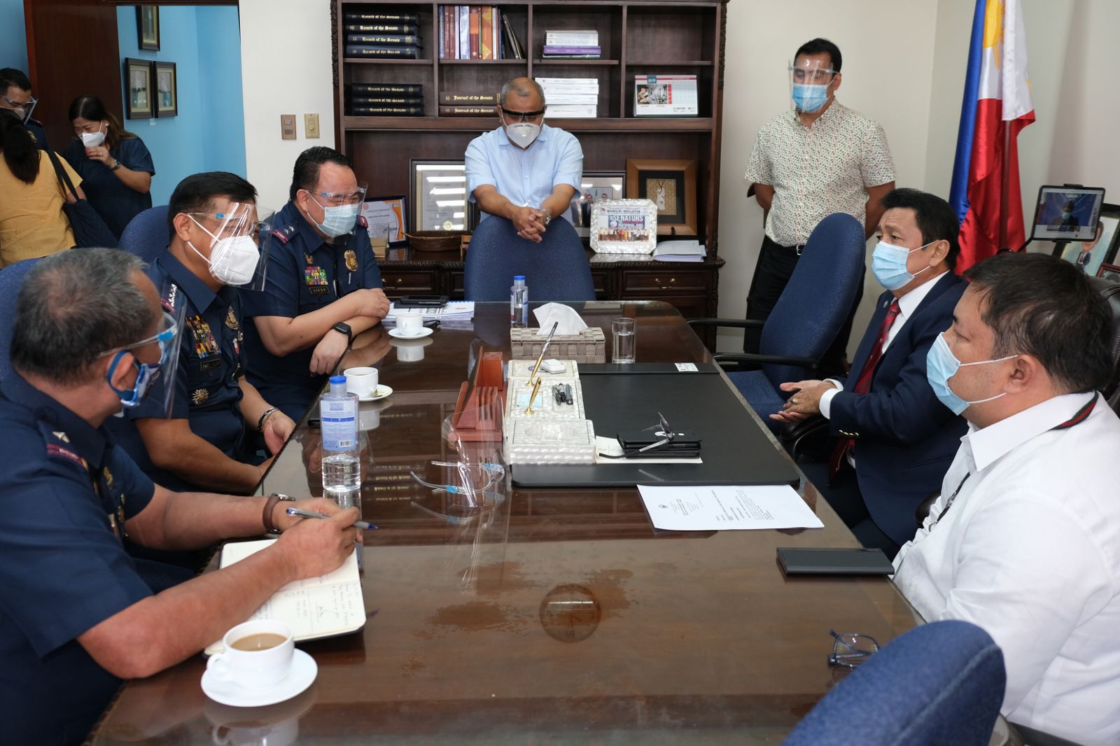 New PNP chief pays courtesy call on senators | Inquirer News