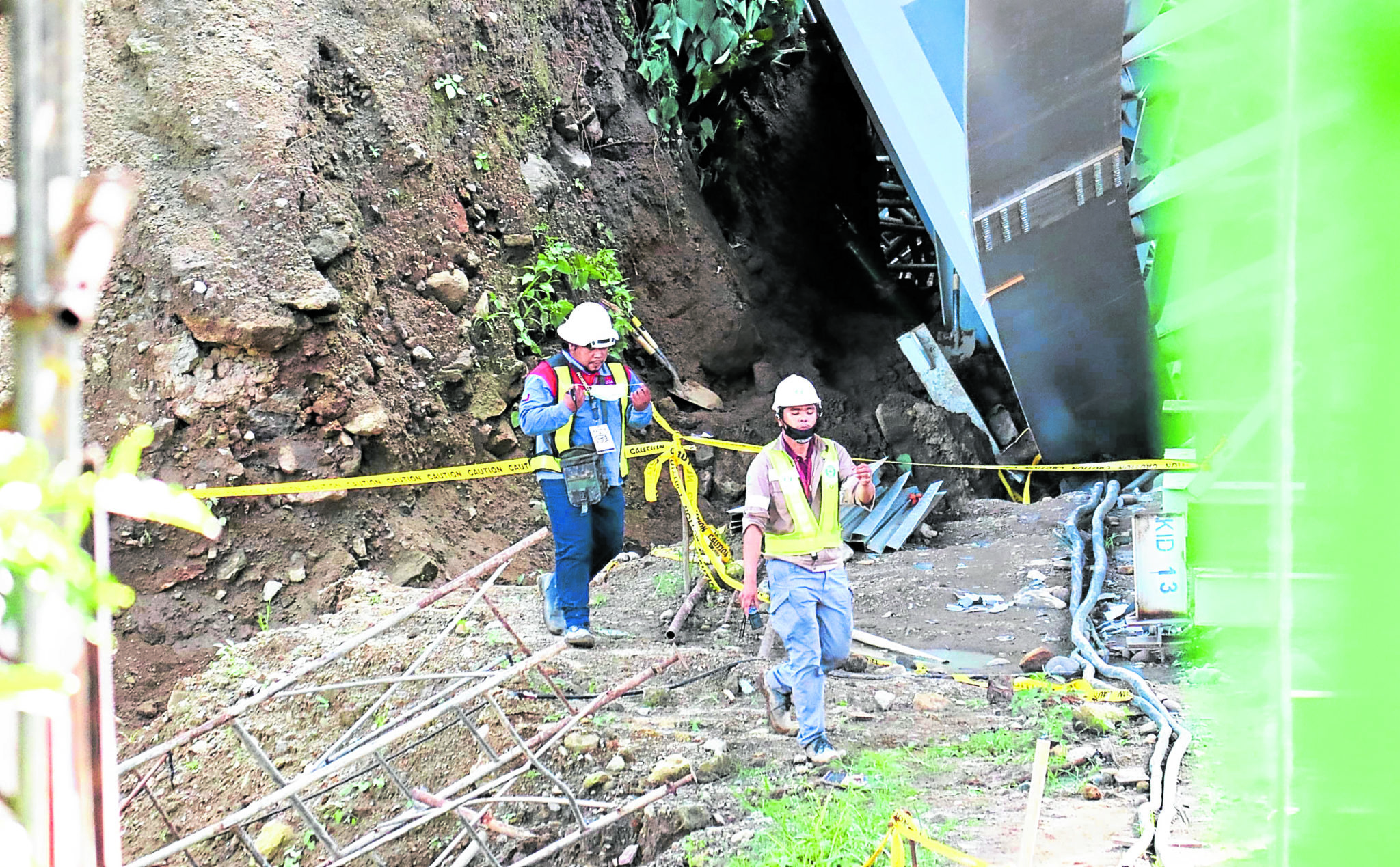 Bridge work stopped after beam collapse | Inquirer News