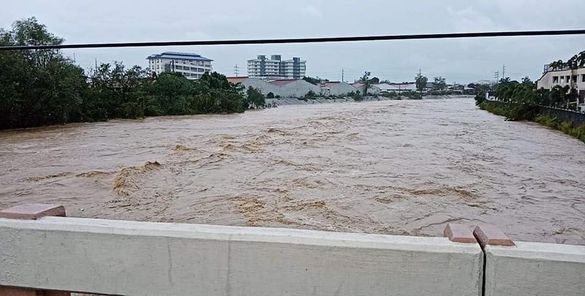 LOOK: Ulysses brings floods in Pasig; relief goods packed for victims ...