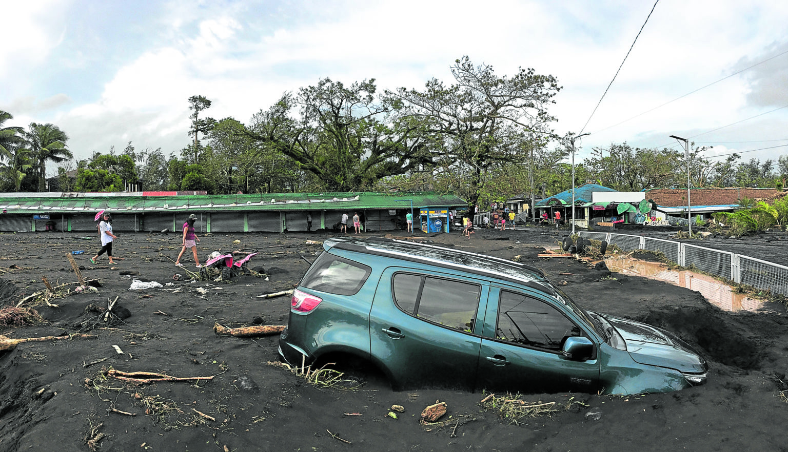 Super Typhoon Rolly batters Bicol, leaving at least 7 dead | Inquirer News