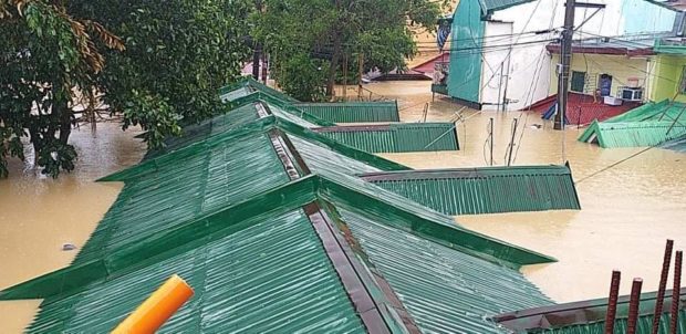 Rizal residents trapped by floodwater seek rescue | Inquirer News