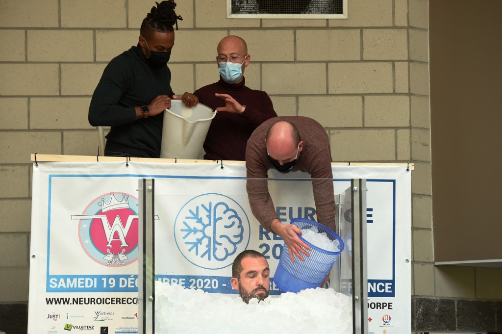 French 'Ice man' sets new world record in freezing glass cabin ...