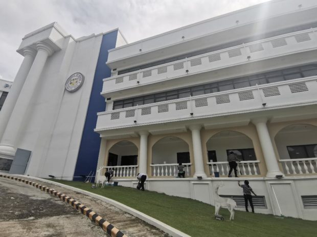 Work suspended at Bohol prov'l capitol for disinfection vs COVID-19 ...