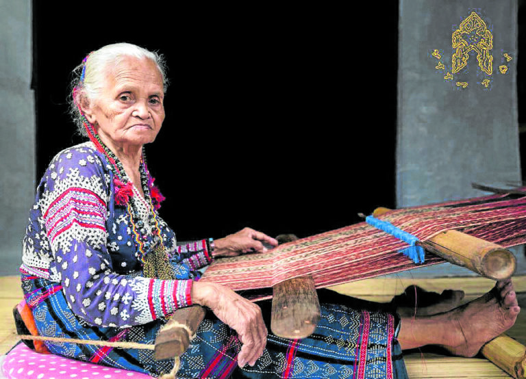 B’laan master weaver Yabing Masalon Dulo passes away at 106 | Inquirer News