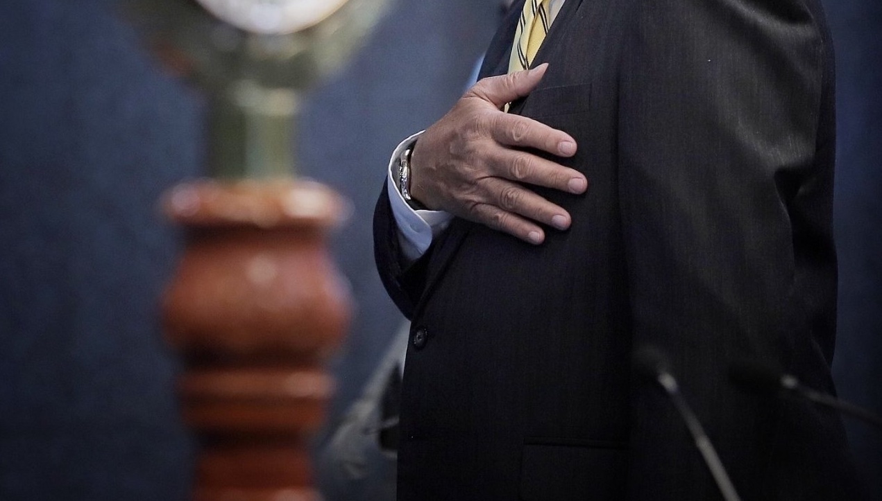 Palm over chest: Bill pushing for ‘new, safe’ Filipino gesture of ...