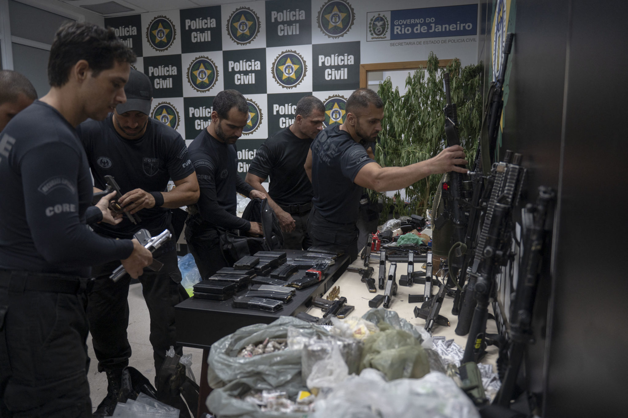25 killed in police raid on Rio slum | Inquirer News