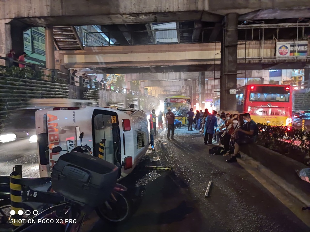 Bus, ambulance figure in accident on Edsa-Shaw tunnel | Inquirer News