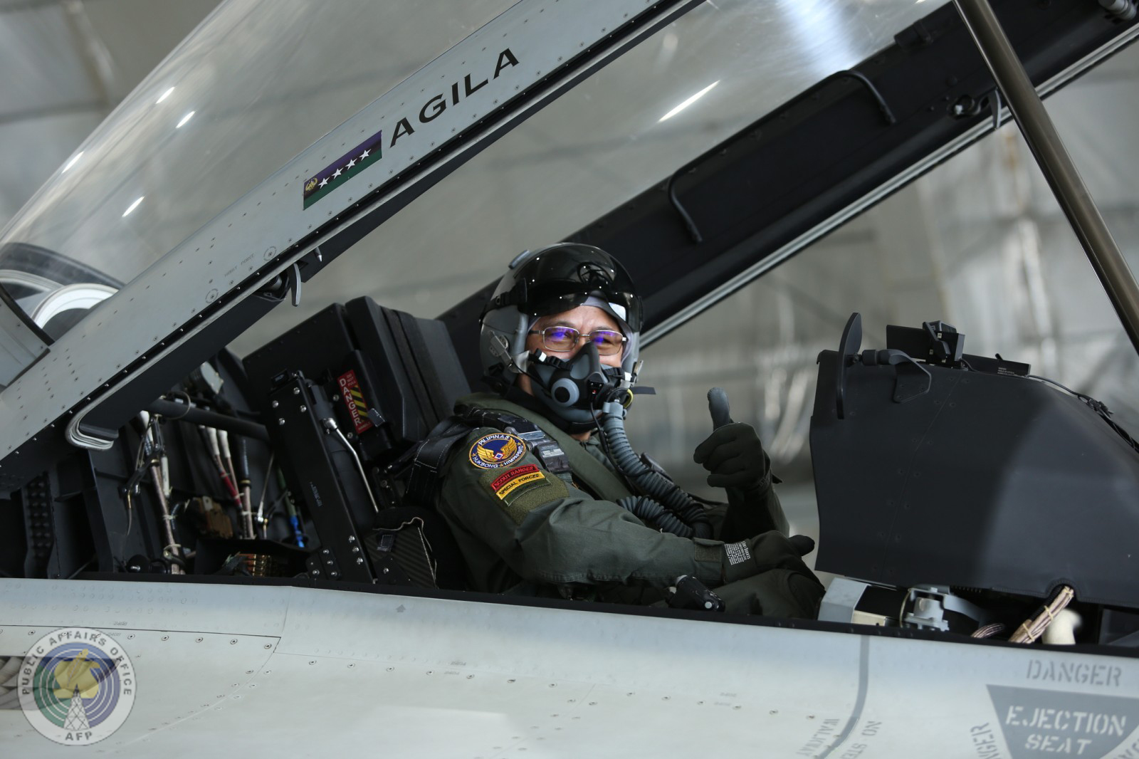 After flying PAF jet, AFP chief vows more modern aircraft for PH defense | Inquirer News