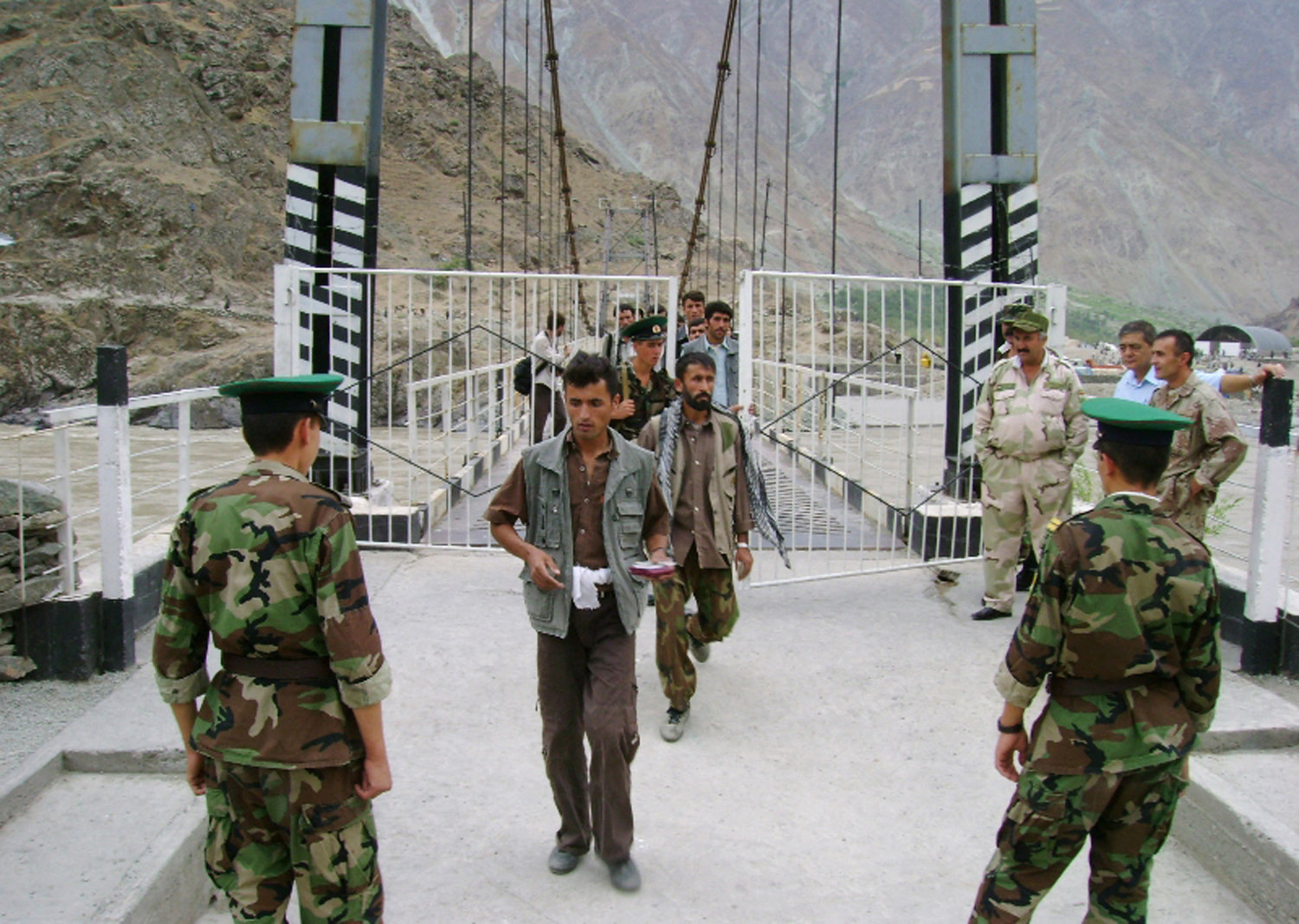 Taliban still in control of Tajikistan border crossing--Afghan ...