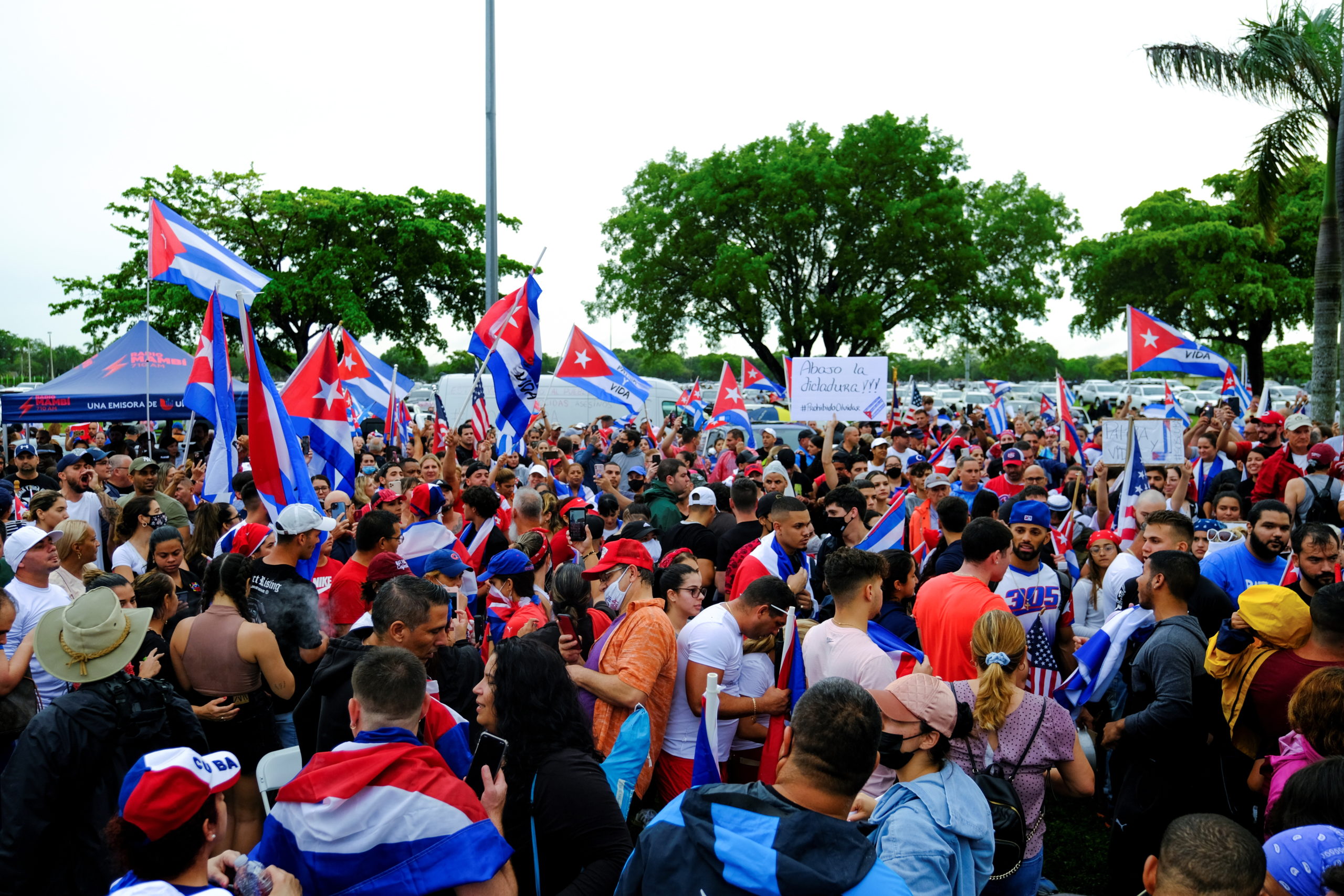 Demonstrators block traffic in Miami area to support Cuban protesters ...