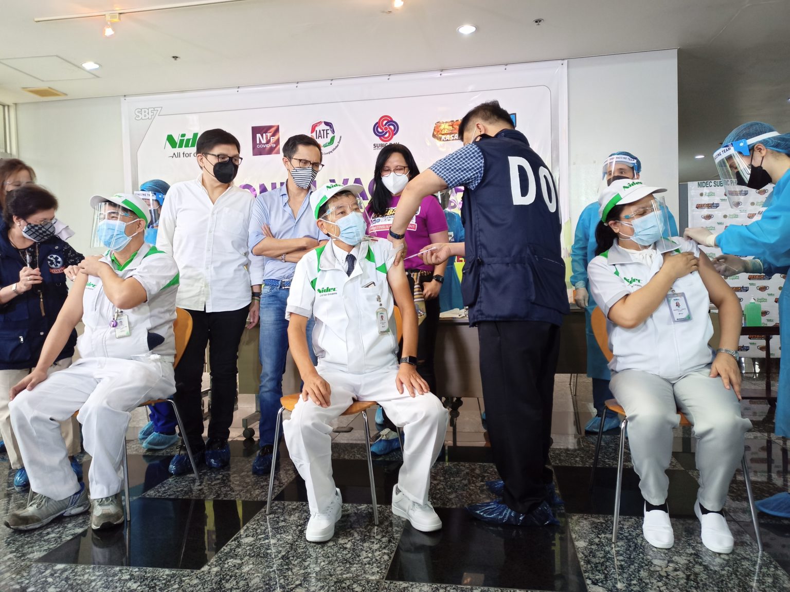 COVID-19 vaccination drive for economic frontliners launched in Subic ...