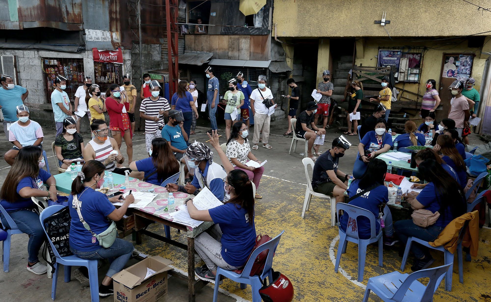 Robredo, lawmakers urge gov’t execs to drop politics of ‘ayuda ...