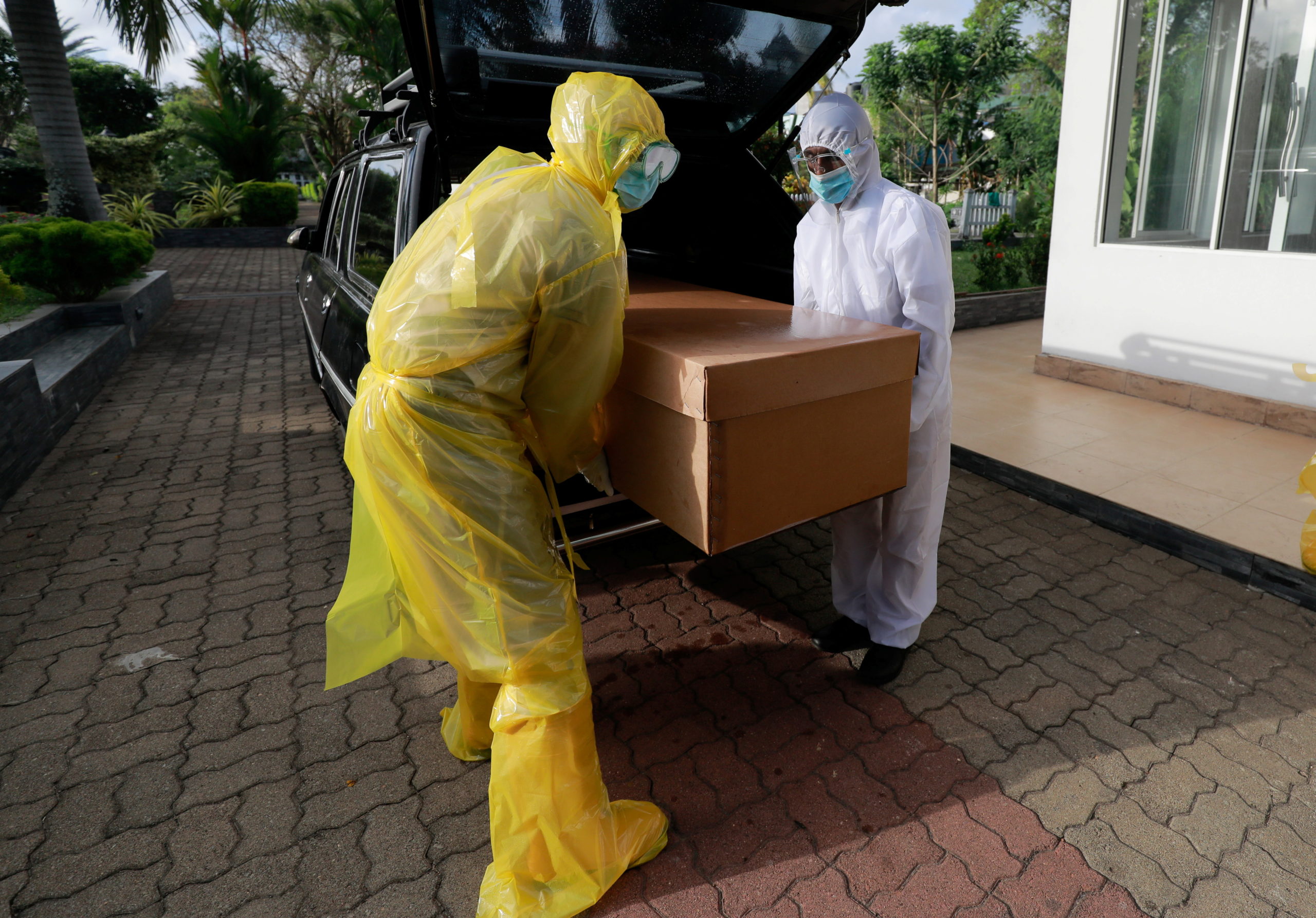 Amid COVID-19 surge, some Sri Lankans opt for cardboard coffins when ...