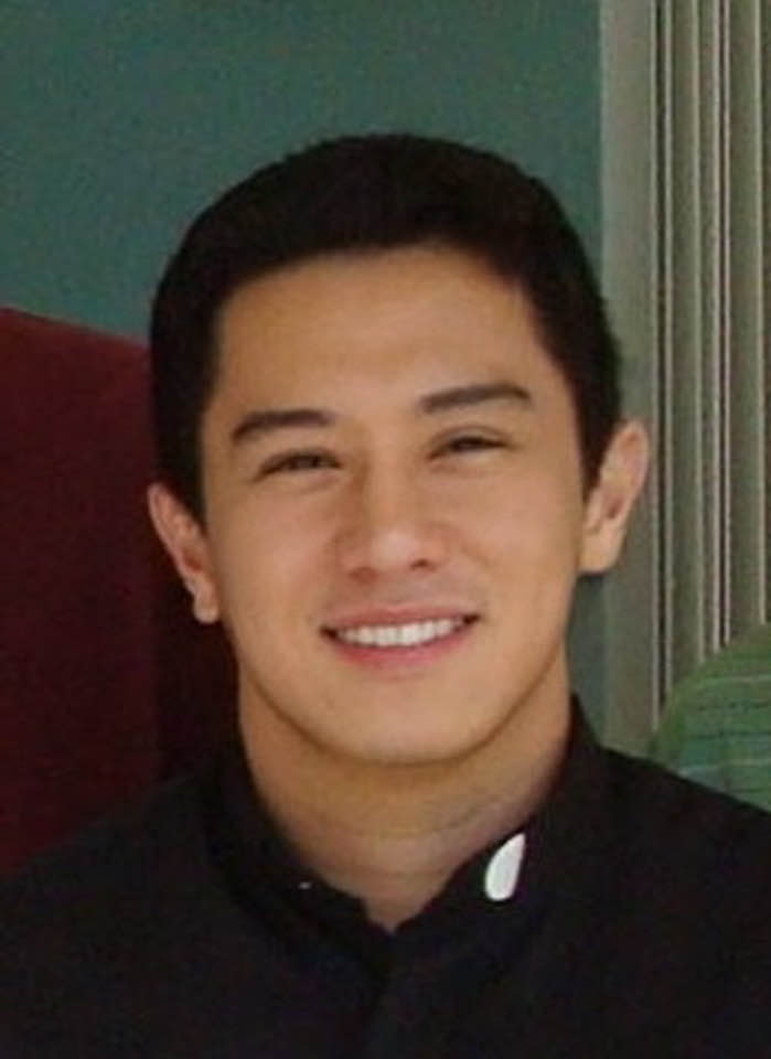 'Only Christ deserves a fan club': Viral good looking priest tries to ...