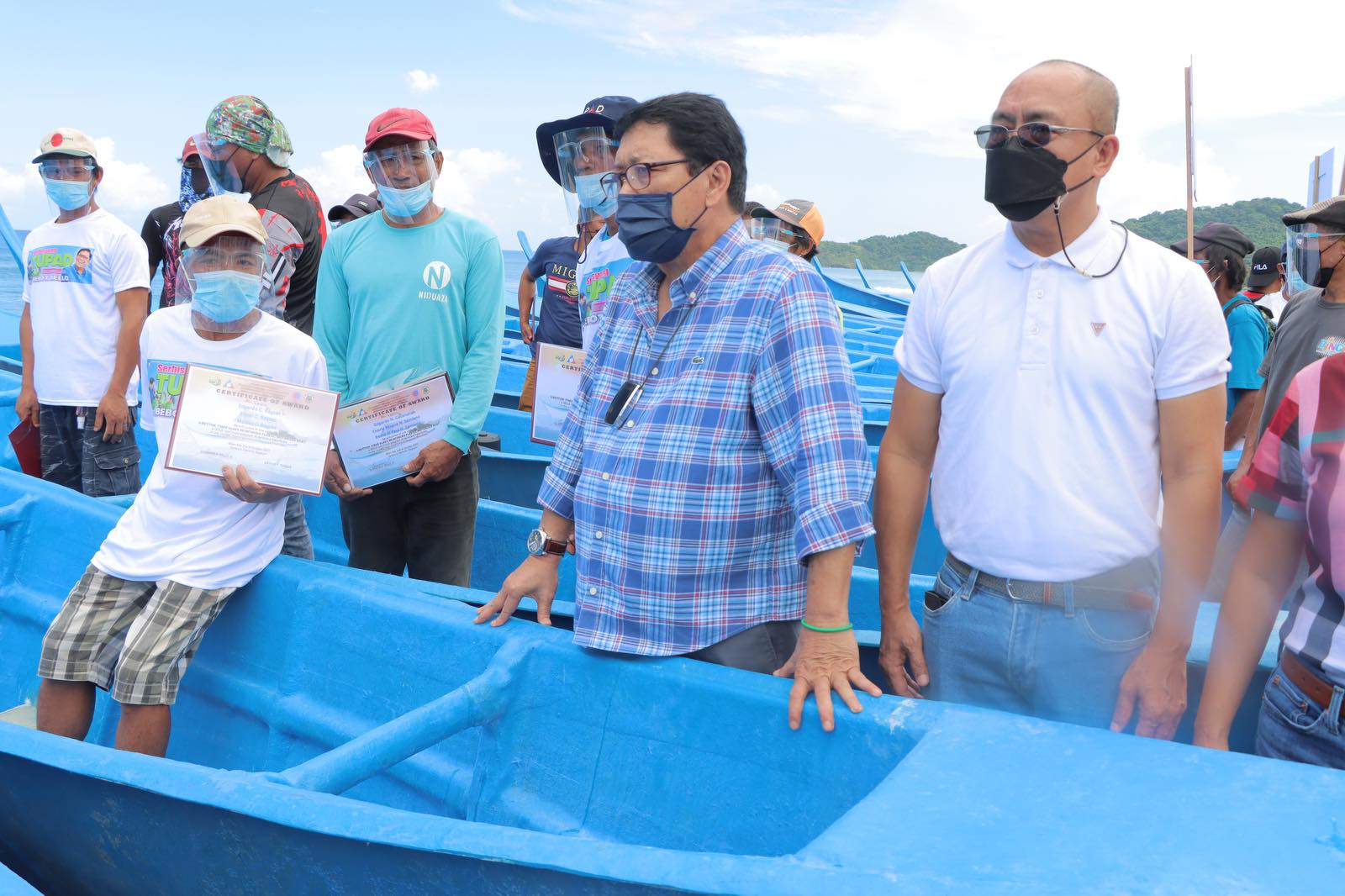 DOLE distributes 224 motorboats to Cagayan fishermen | Inquirer News