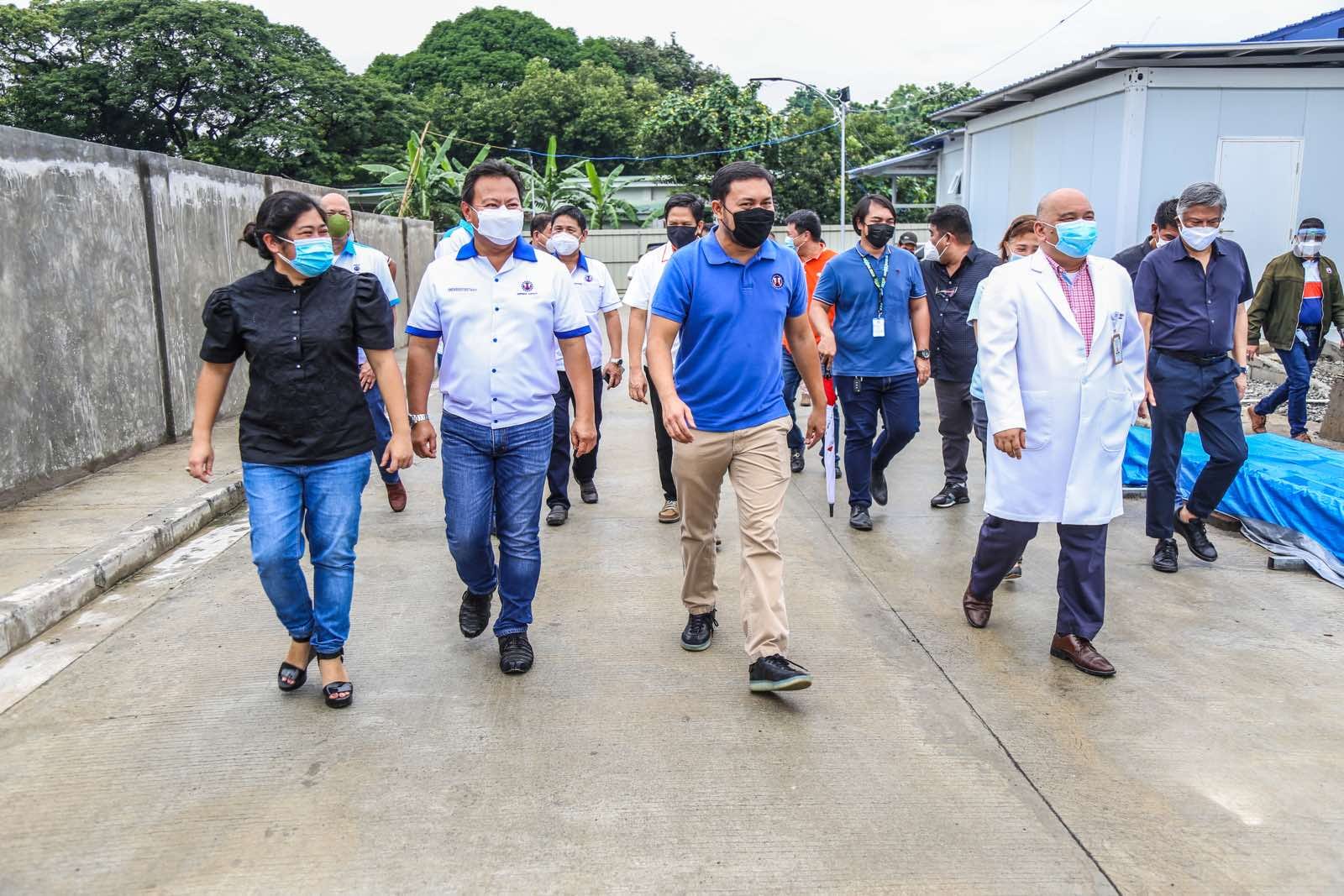 Villar's work continues even on last day as DPWH chief, checks mega ...