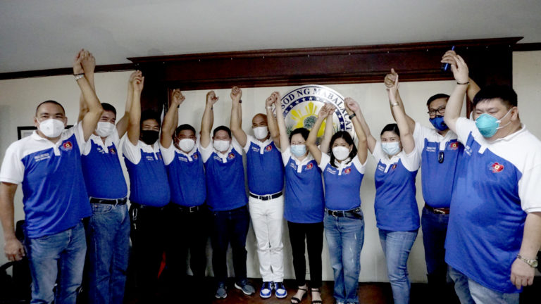 Mabalacat City’s two-term mayor files COC for reelection | Inquirer News