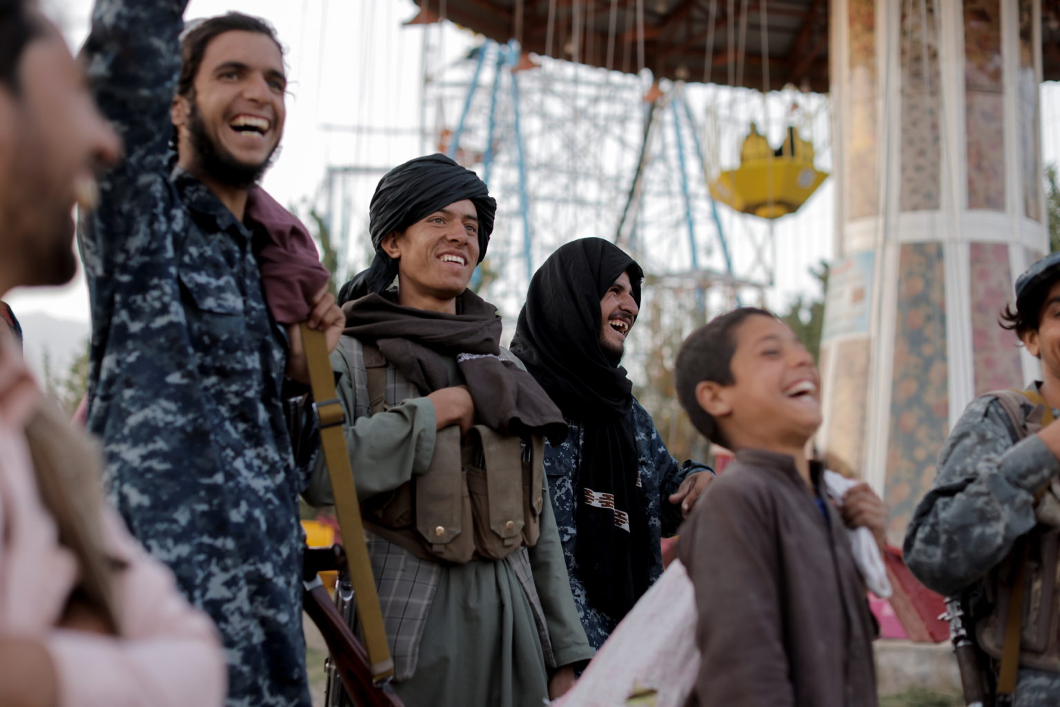 Battle-hardened Taliban fighters enjoy a day off at amusement park ...
