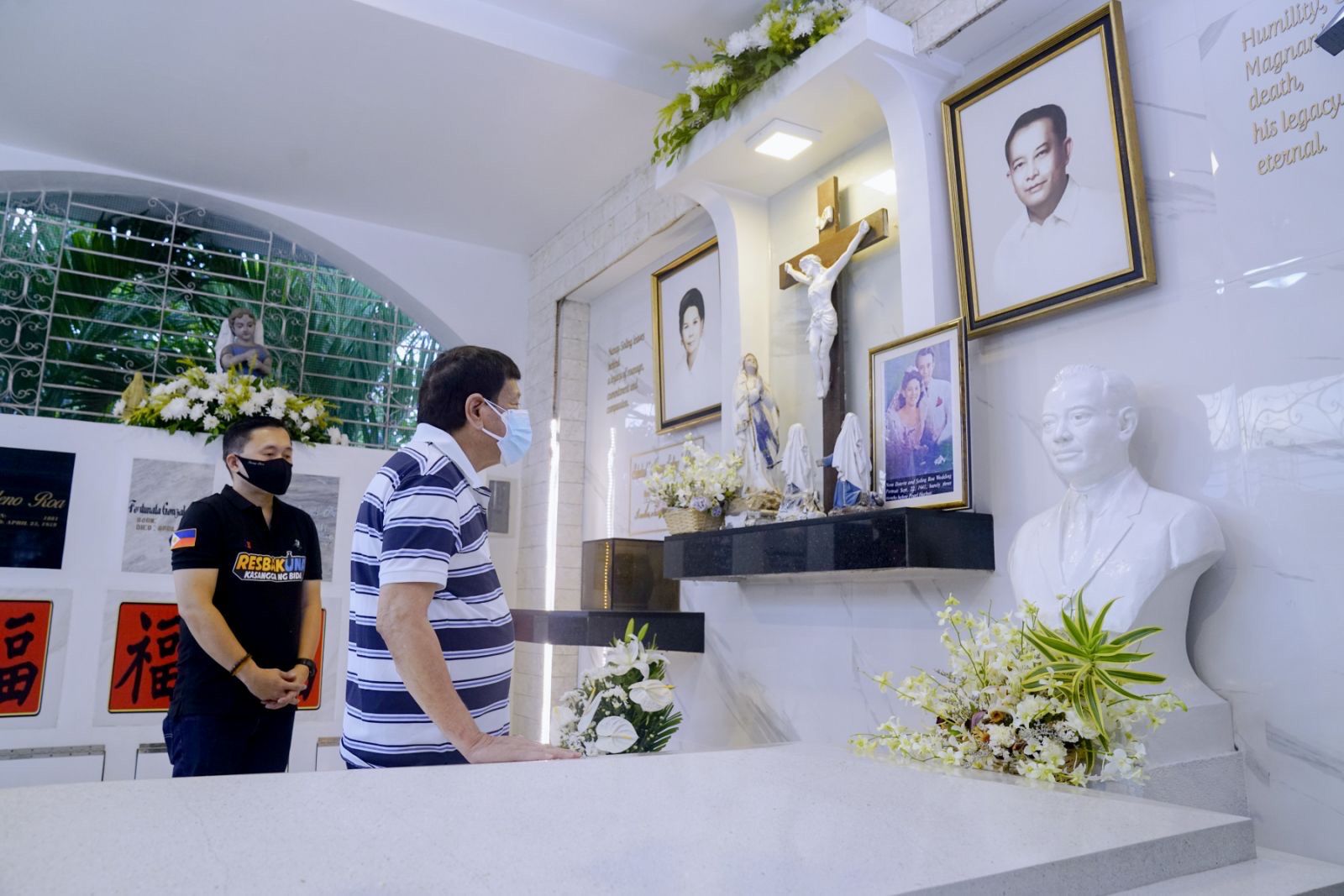 LOOK: Duterte visits parents’ graves in Davao City a week after Undas ...