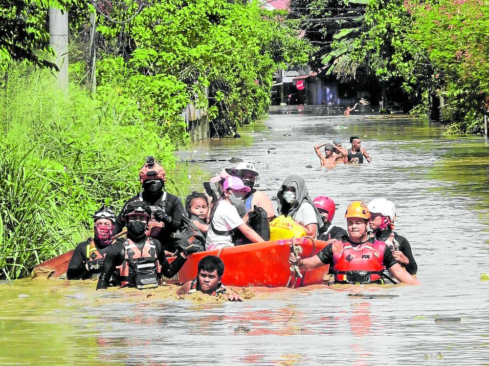 In Davao City, floods force 600 families to flee homes | Inquirer News