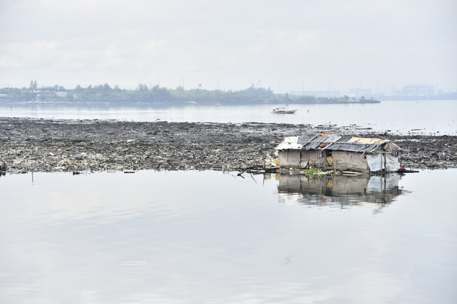 MMDA starts removing ‘garbage island’ in Parañaque River | Inquirer News