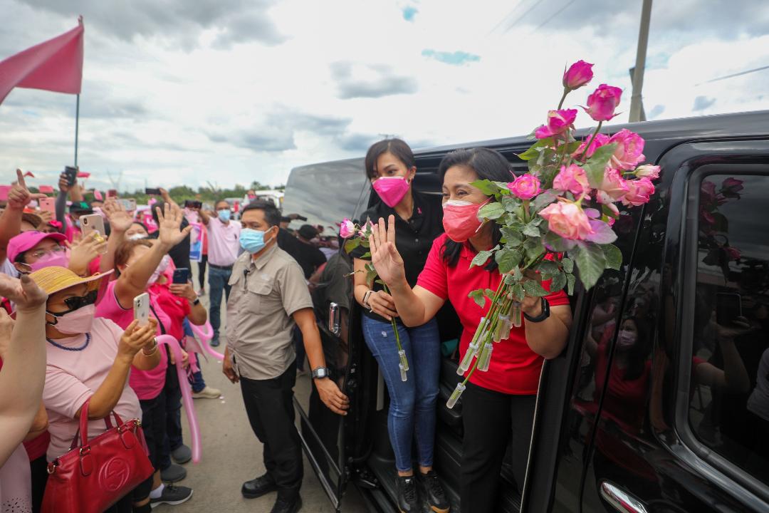 Robredo surprised over warm public response to presidential bid ...
