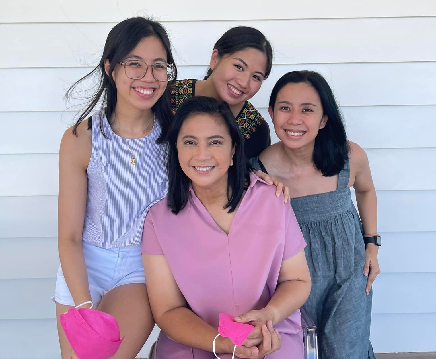 Robredo, daughters reunite after quarantine, negative test for COVID-19 ...