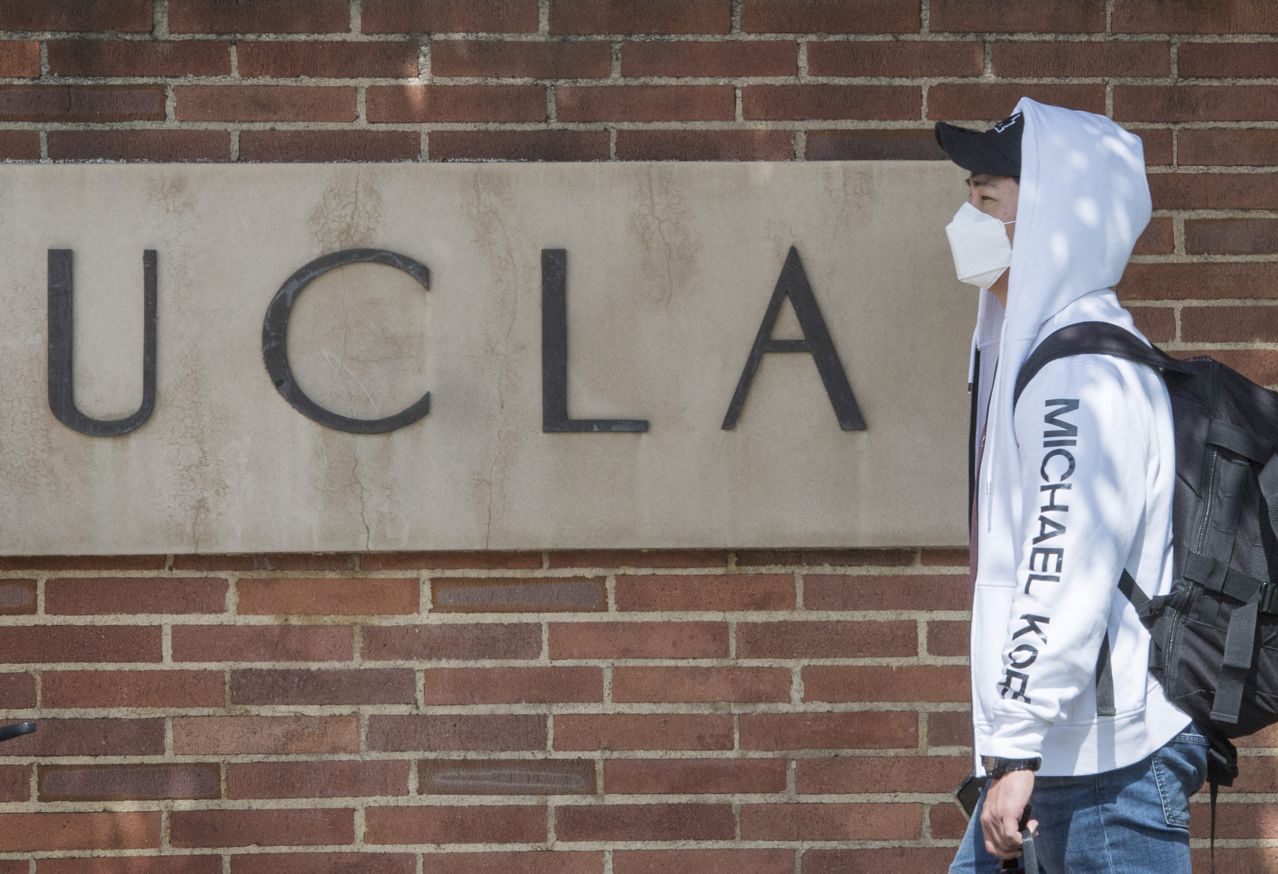 UCLA goes online after mass shooting threat | Inquirer News