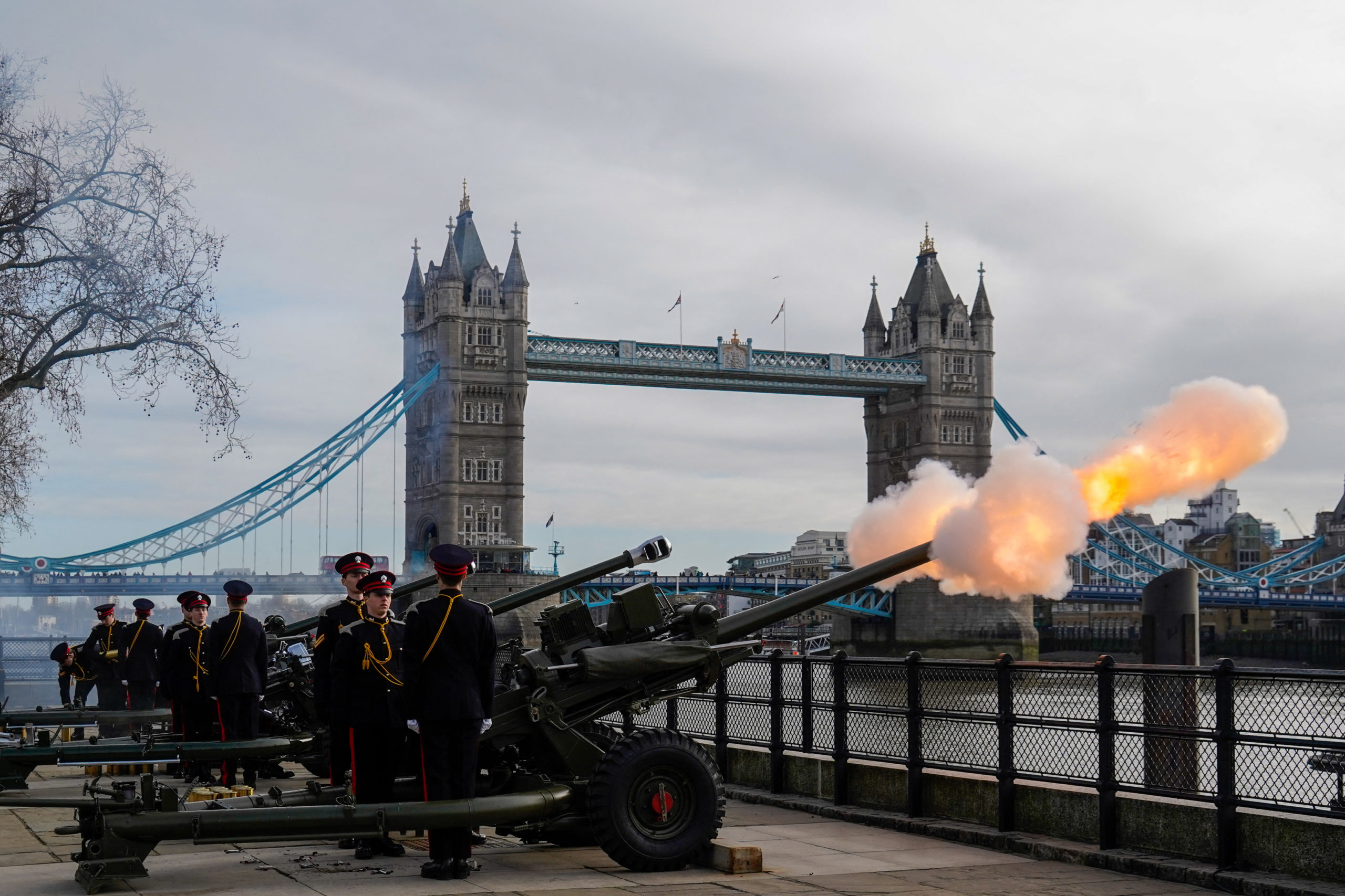 Queen Elizabeth II set to resume duties as gun salutes mark 70-year ...
