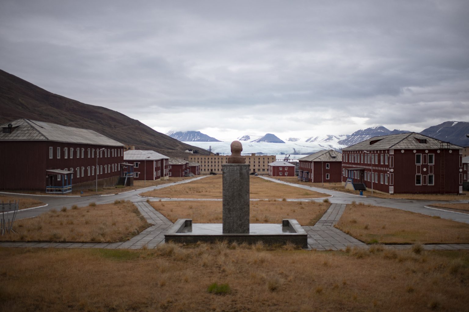 Soviet-era outpost helps Russia retain a foot in Norwegian Arctic ...