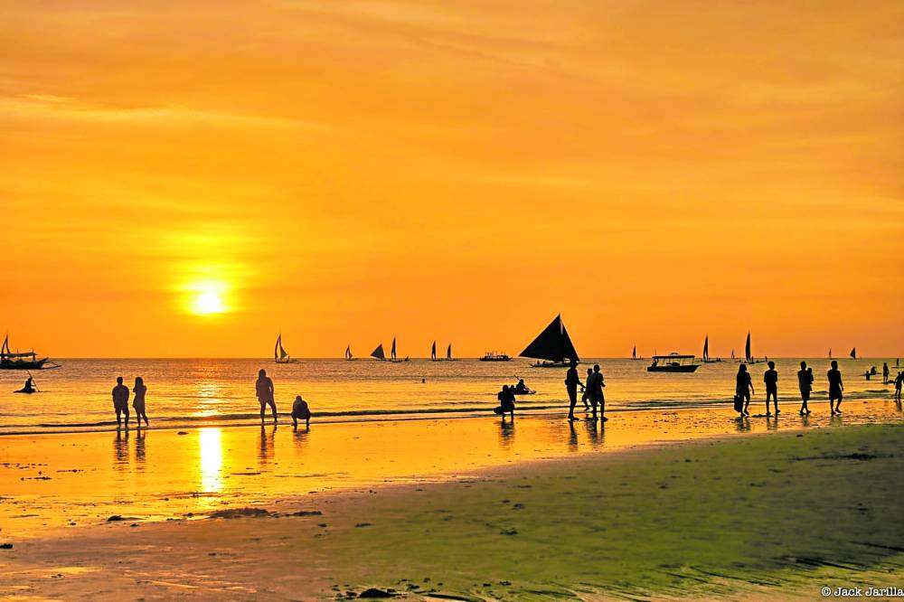 Stick to cap on Boracay tourists, DILG tells execs | Inquirer News