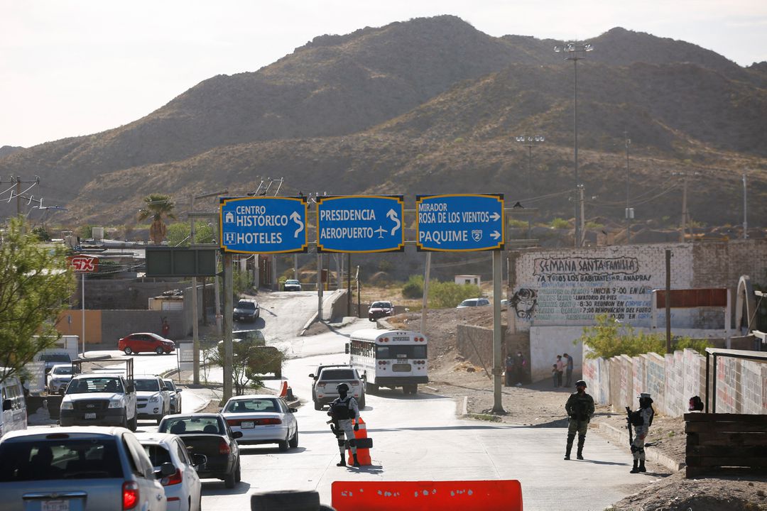 Violence in Mexican border city leaves 8 dead, businesses burned ...