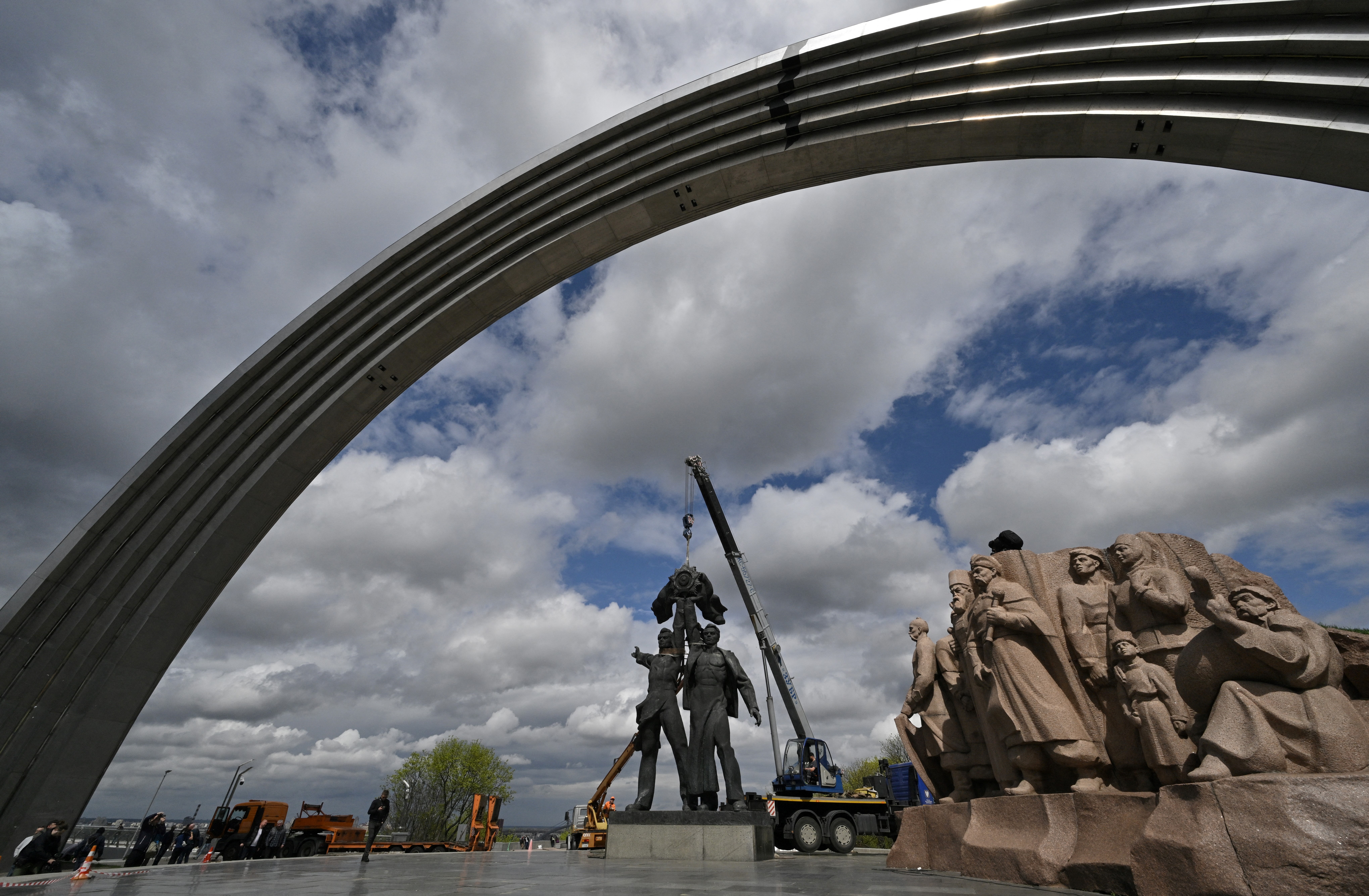 Kyiv renames iconic Soviet monument | Inquirer News