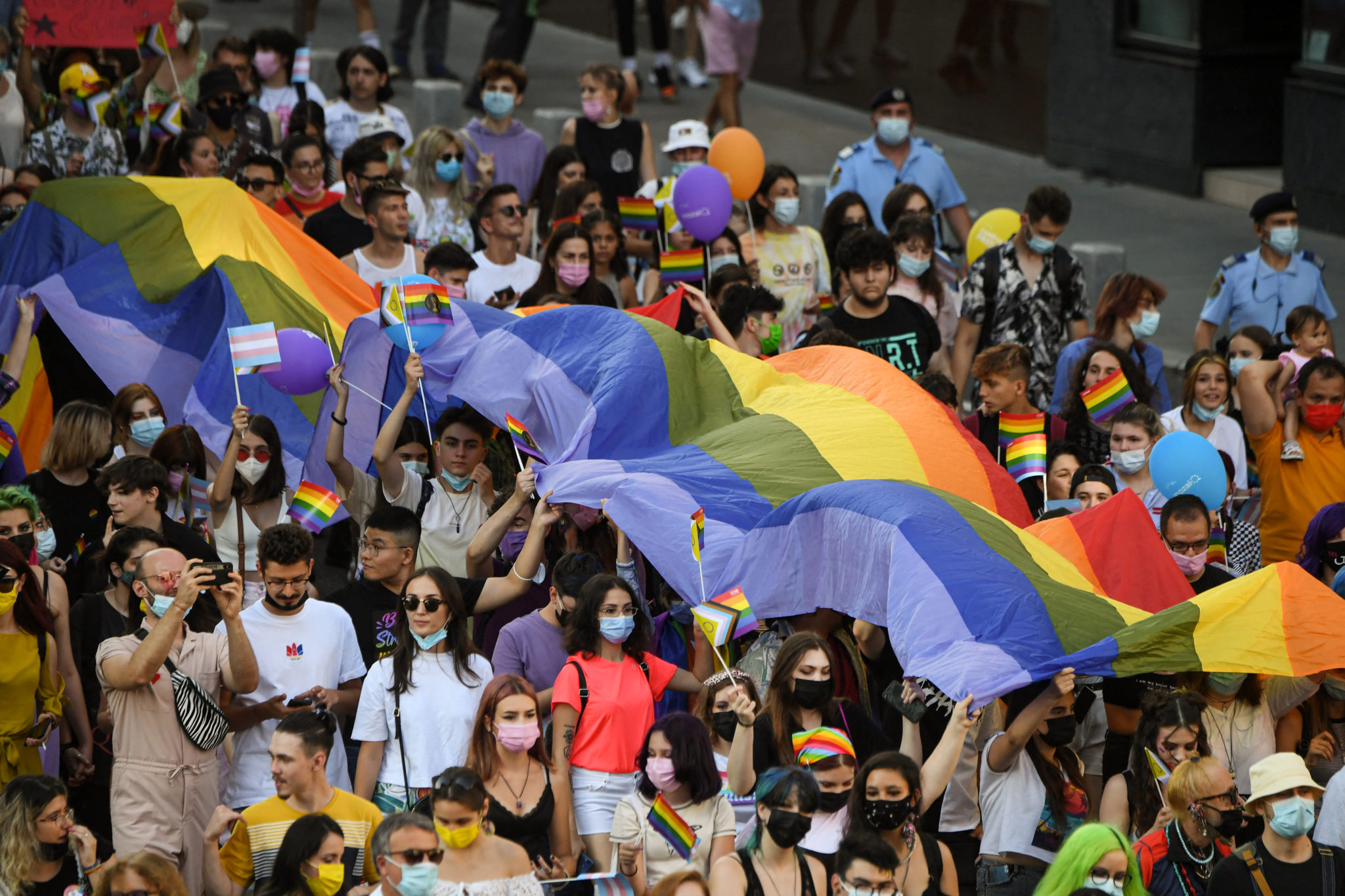 Thousands march in Romania to defend LGBTQ rights | Inquirer News