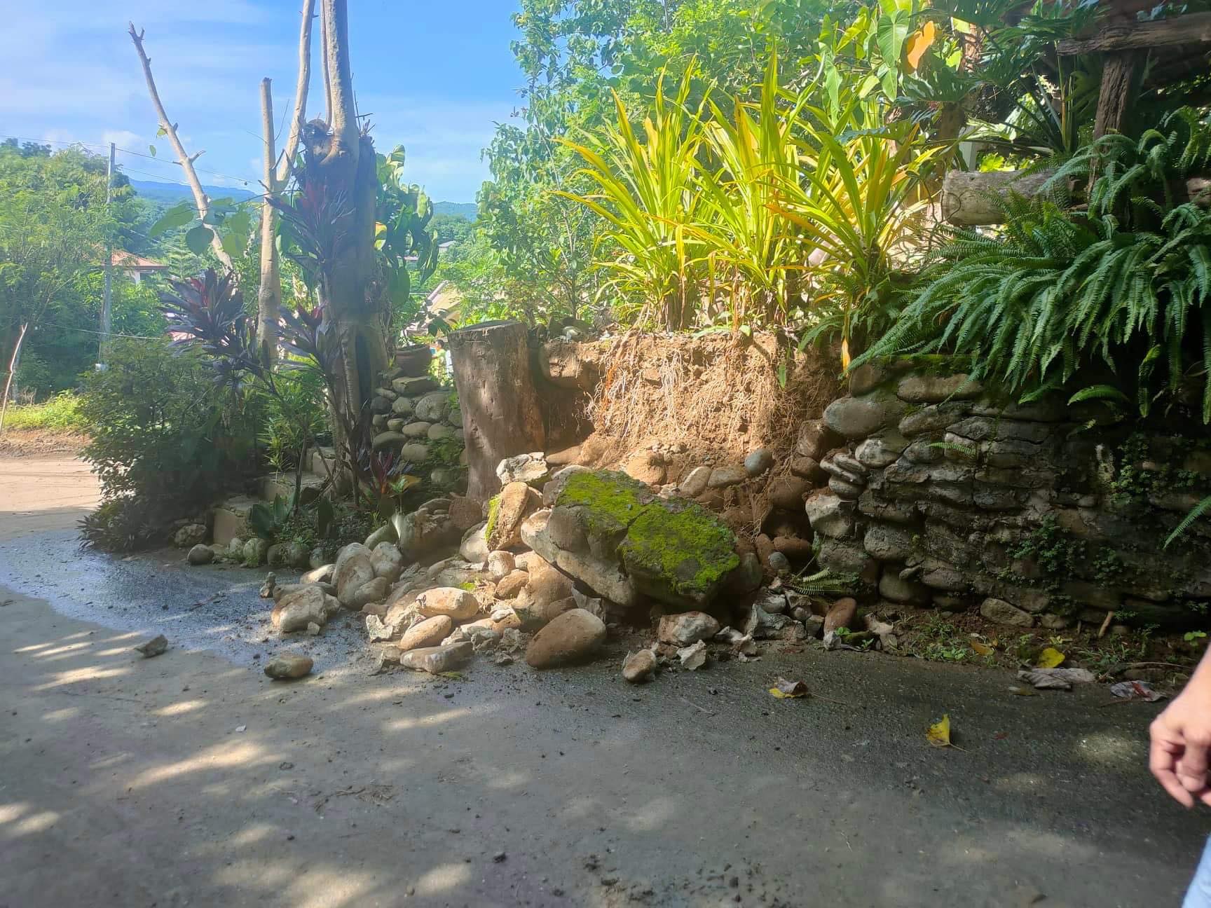 7.3 magnitude quake damages walls, cut power lines in northern Luzon ...