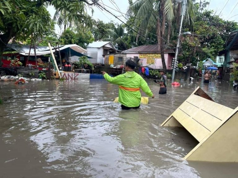 Heavy rains cause floods in Metro Cebu; leave people stranded ...