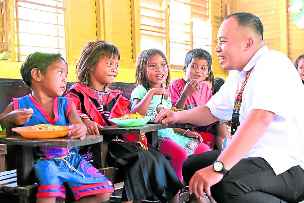 He takes road less traveled, literally, to reach IP pupils | Inquirer News