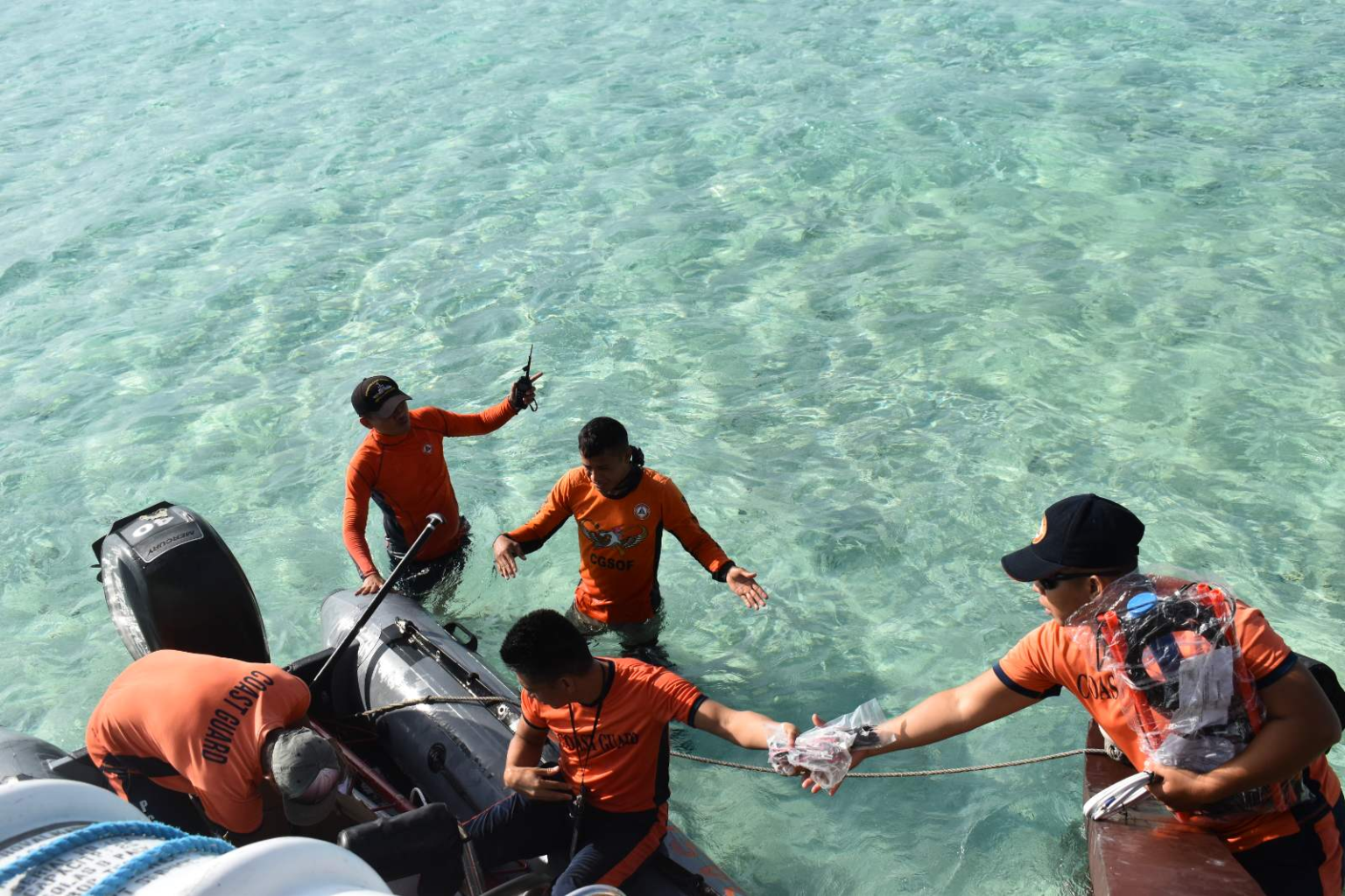 PCG installs radios at Tubbataha Reefs Natural Park in a bid to stop ...